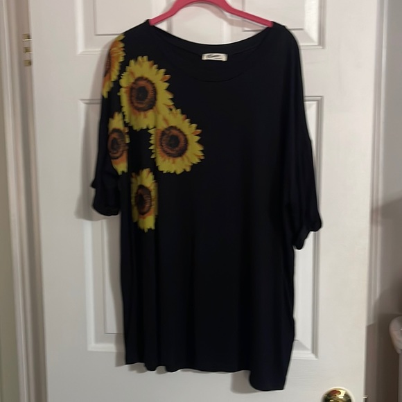 Blumin | Tops | Worn Once Boutique Purchased Sunflower Black Very Soft ...